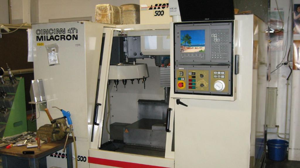 Koop 'n gebruikte CINCINNATI MILACRON Arrow 500 3 asse