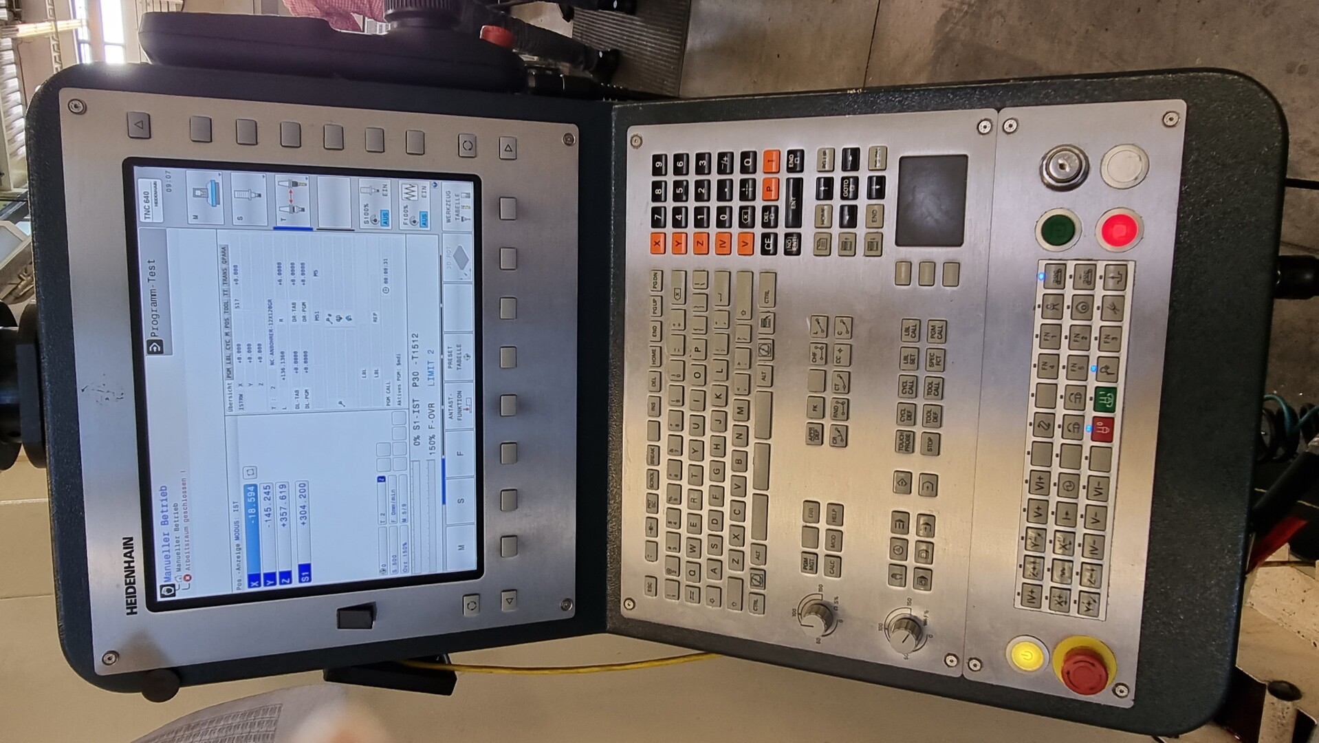 Gebrauchte AXON VMC-1270-H3L vertikales BAZ kaufen