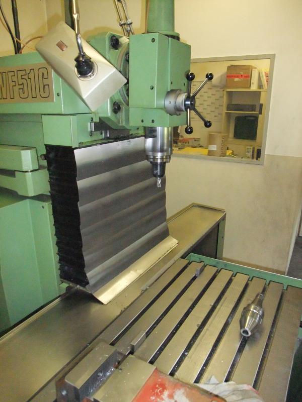 Dore e dyte MIKRON WF 51 C / 150 - makinë bluarëse universale