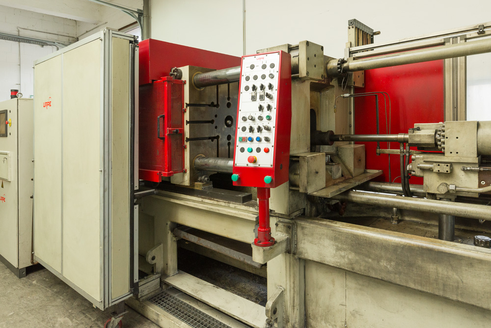 Used URPE CFA 330 tons of die casting machine