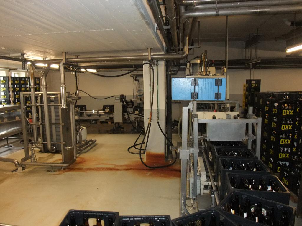 Complété KRONES Ligne d'embouteillage RBG Bière, 60.000 XNUMXL