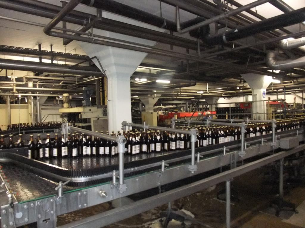 Complété KRONES Ligne d'embouteillage RBG Bière, 60.000 XNUMXL