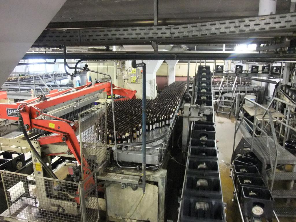 Complété KRONES Ligne d'embouteillage RBG Bière, 60.000 XNUMXL