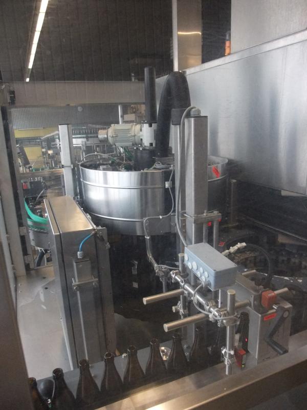 Complété KRONES Ligne d'embouteillage RBG Bière, 60.000 XNUMXL