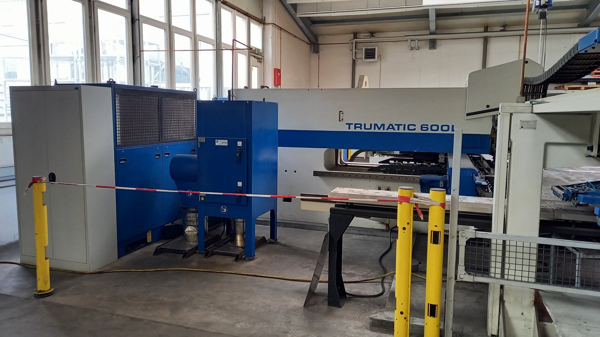 TRUMPF Trumatic 600l 2,4KW with Sheetmaster for sale