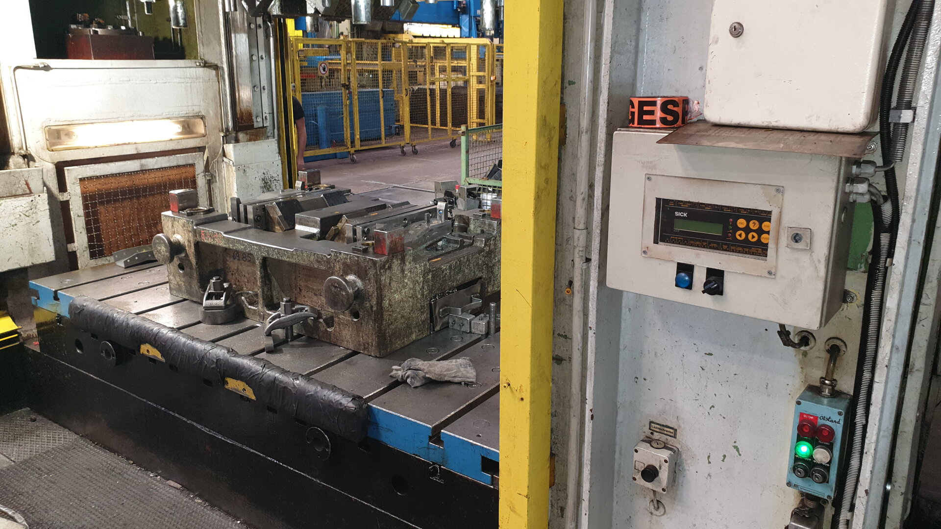 Shitet lirshëm presa hidraulike FRITZ MÜLLER ZE 500-28 më e mirë