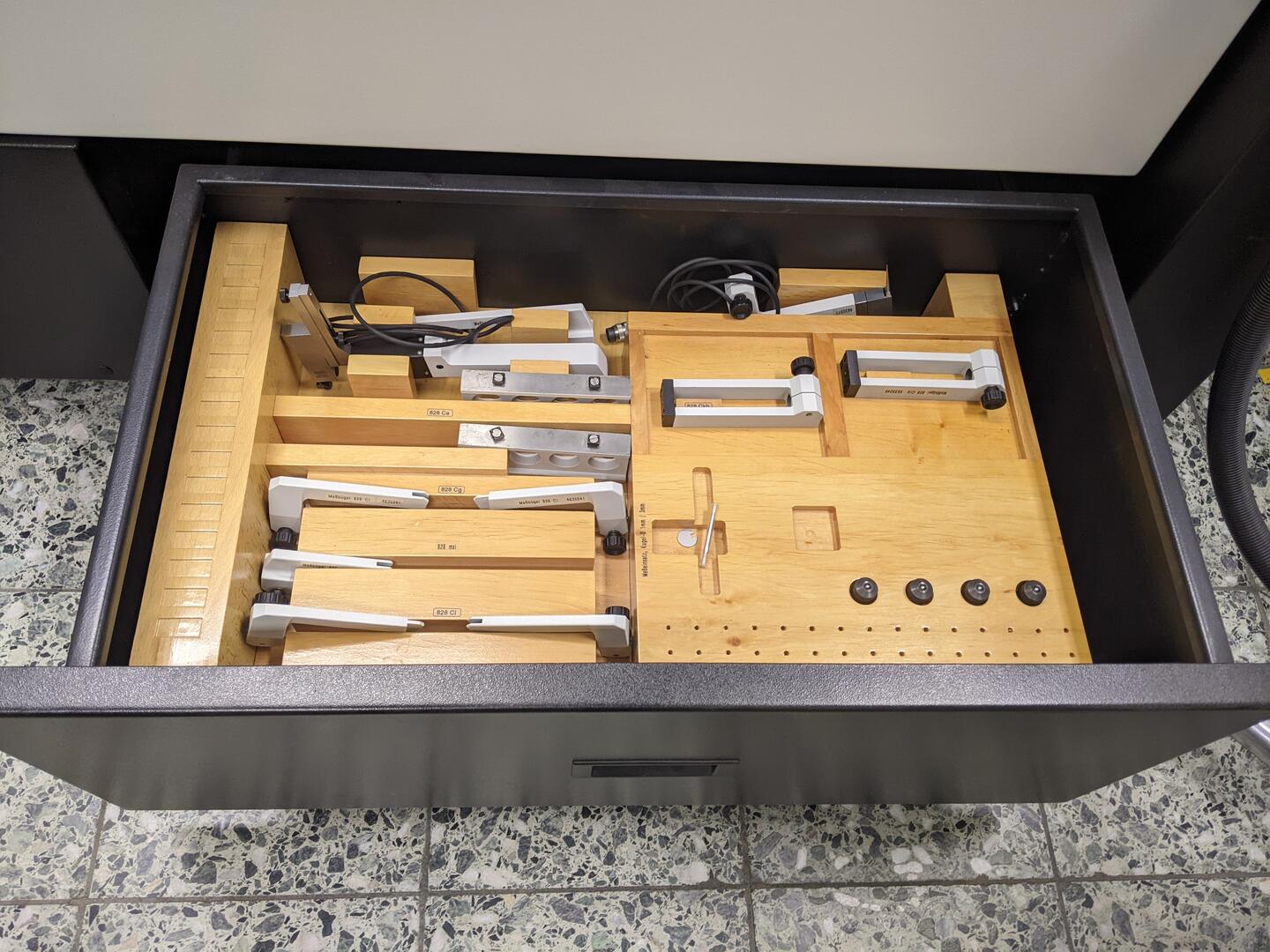 MAHR 828 CIM -1000 Precision Universal Length Measuring Machine | Asset ...