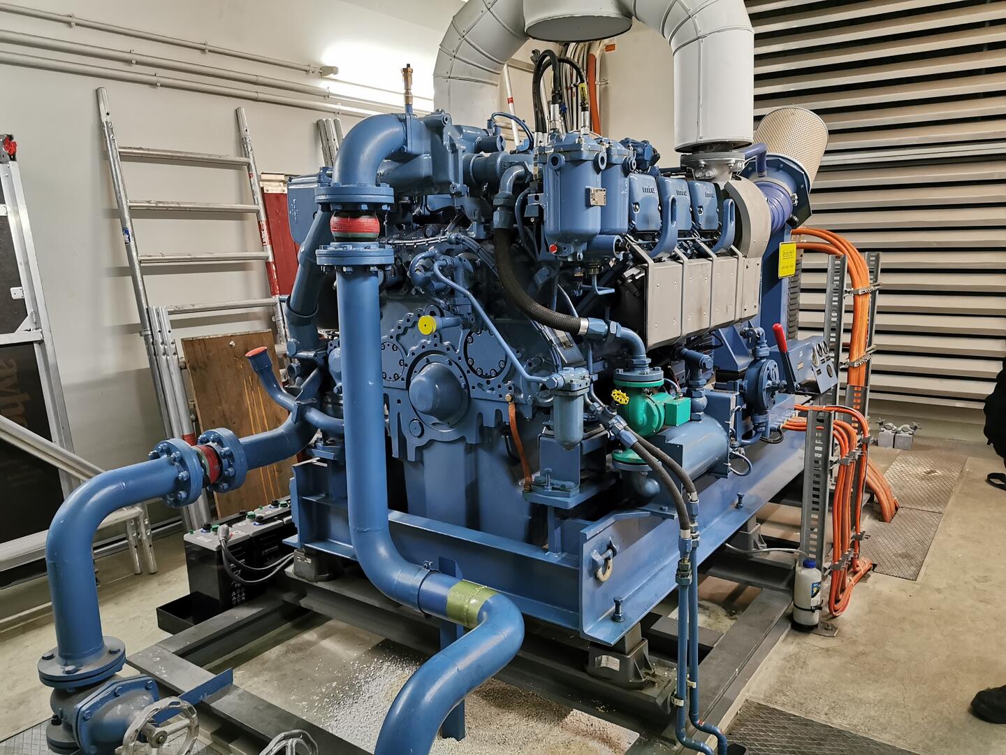 Gebrauchte MTU 6V 396 TC 42 + AvK DKBN80/500-4TS Generator 500kVA