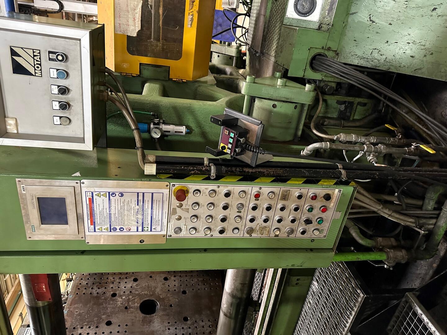 Buy best used WINDSOR W1000 Injection molding Machine 1000Ton