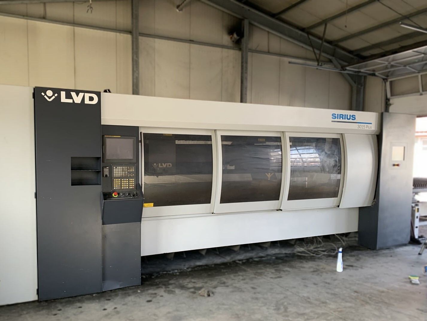 Best Used LVD Sirius Plus 3015 2.5kw laser cutting machine for sale